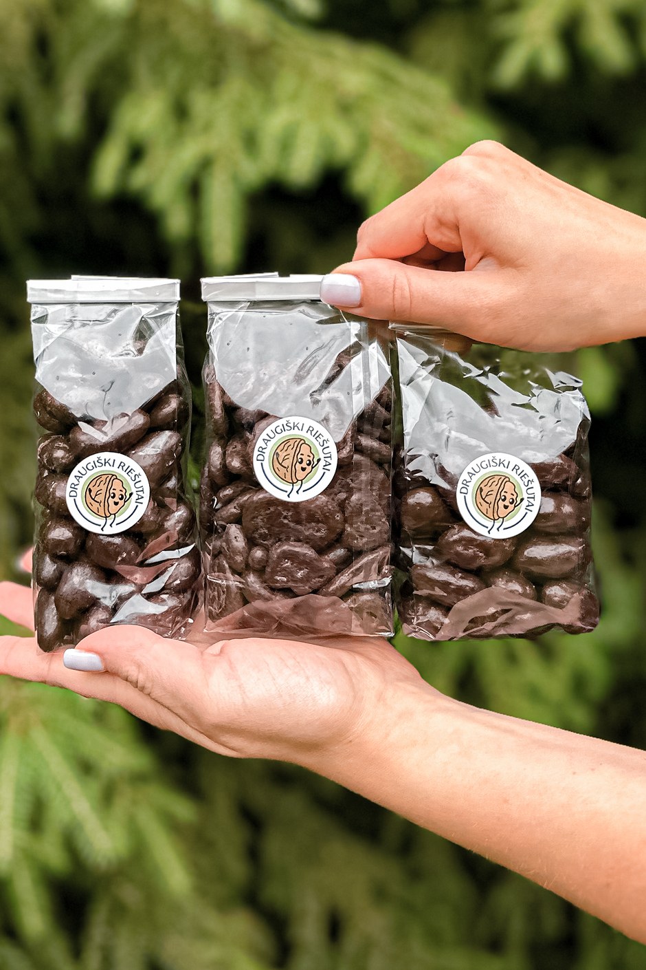 Rinkiniai ir dovanos – DRAUGIŠKI RIEŠUTAI